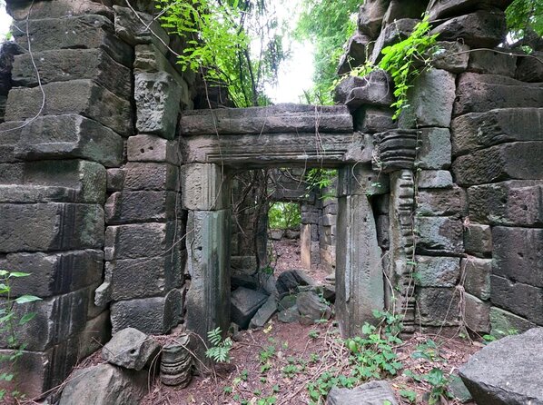 Banteay Chhmar Temple & Silk Farm Private Day Trip from Siem Reap - Key Points