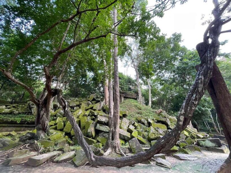 Banteay Srei, Kulen Waterfall & Beng Mealea Small-Group Tour - The Reverence of Preah Ang Thom Pagoda
