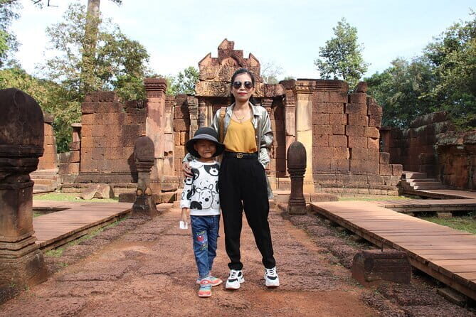 Banteay Srei Secrets Private Tour Include Kbas Spean - Key Points