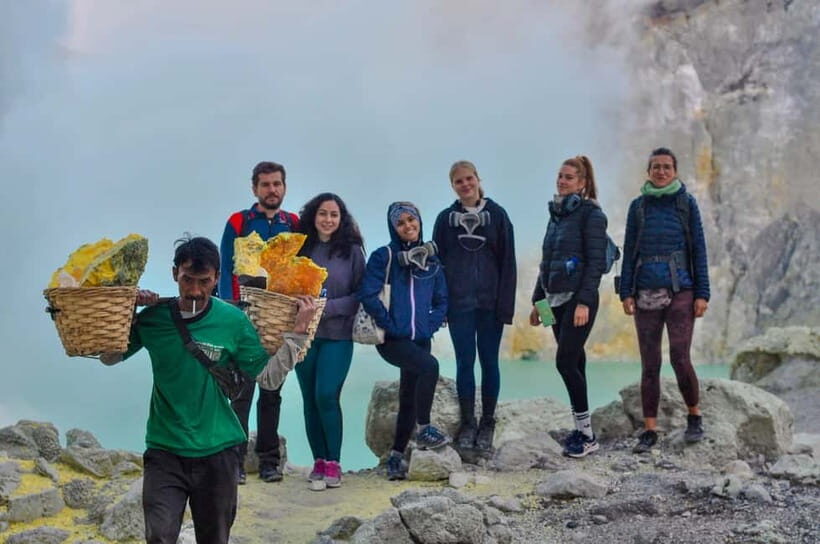Banyuwangi/Bali: Ijen Volcano Midnight Blue Fire Guided Tour - Key Points