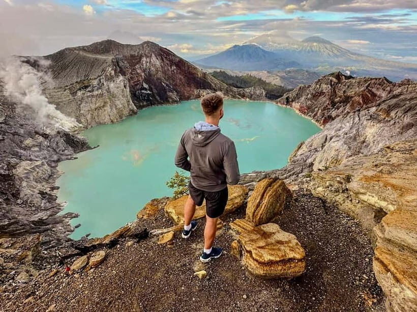 Banyuwangi/Bali: Ijen Volcano Midnight Blue Fire Guided Tour - The Experience in Detail