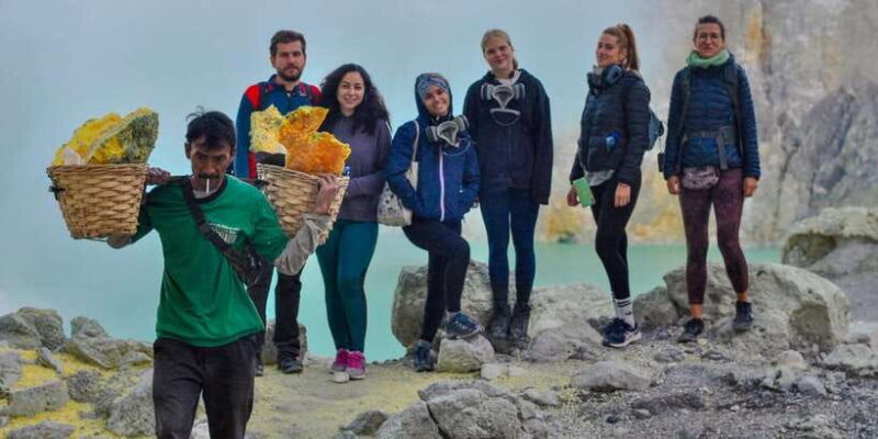 Banyuwangi/Bali: Ijen Volcano Midnight Blue Fire Guided Tour - Key Points