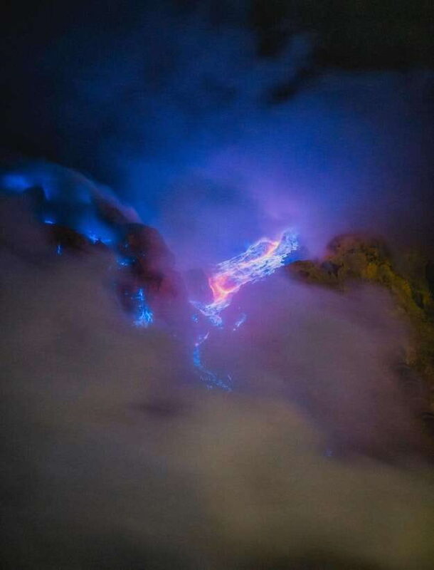 Banyuwangi/Bali: Mt Ijen Sunrise & Blue Flame in Guided Tour - The Itinerary: How the Day Unfolds