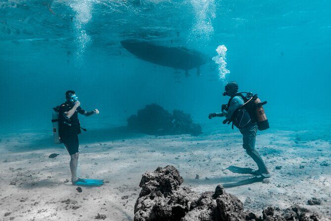Baptism diving in the turquoise waters of Tahiti - FAQ