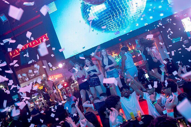Bar Crawl Madness Tour in Cancun - An In-Depth Look at the Cancun Bar Crawl Madness Tour