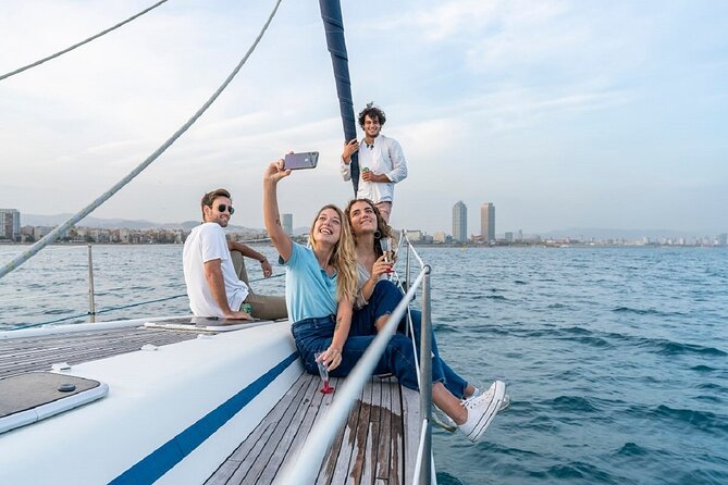 Barcelona: 1 hour sailing experience with drinks and snacks - Key Points