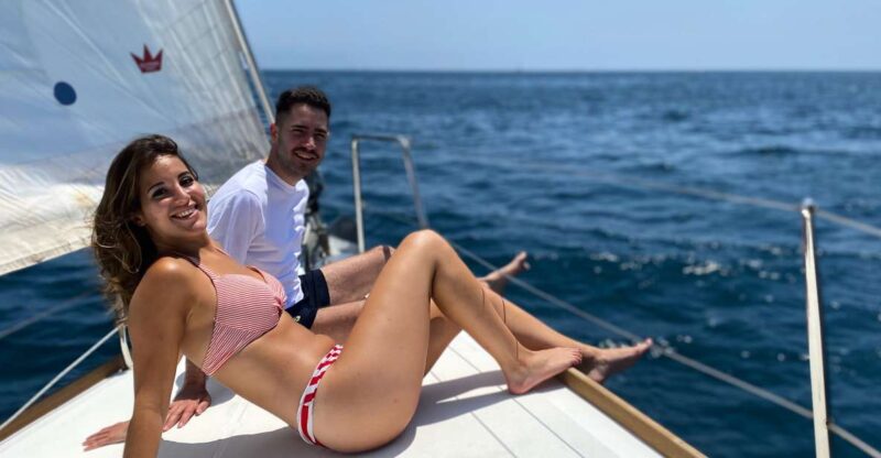 Barcelona 1 hour Scenic Sailboat Tour with Snacks and Drinks - Experience Breakdown: What to Expect on Your 1-Hour Sailing Adventure