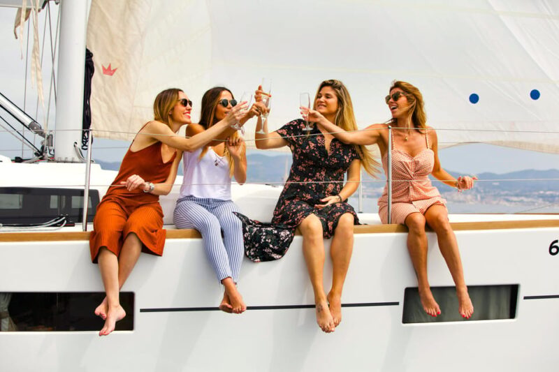 Barcelona 1 hour Scenic Sailboat Tour with Snacks and Drinks - Who Will Love This Tour?