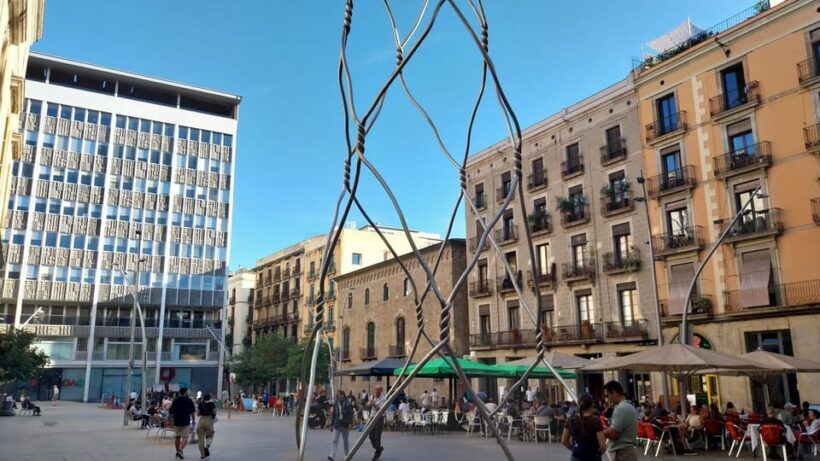 Barcelona 101 Walking Tour: All Highlights in One Day - Key Points