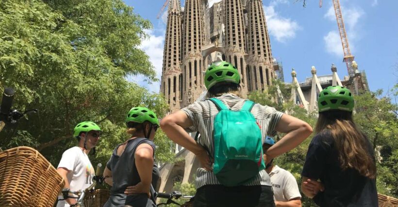 Barcelona: 2.5-Hour Bike or E-Bike Historical Tour - Key Points