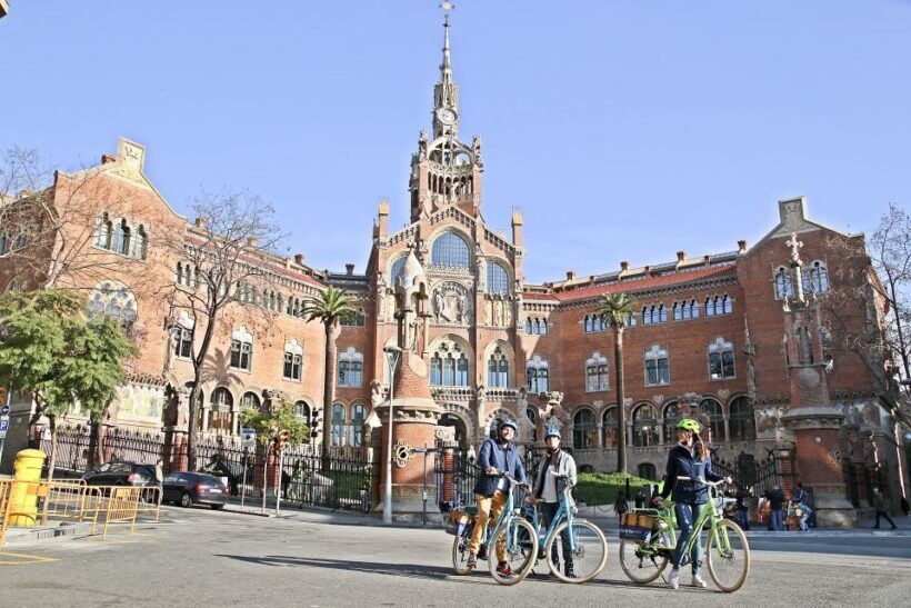 Barcelona: 2.5-Hour Bike or E-Bike Historical Tour - An In-Depth Look at the Experience