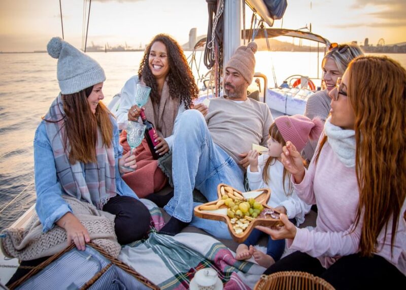 Barcelona : 2 hours Sailing tour with snacks and drinks - Key Points