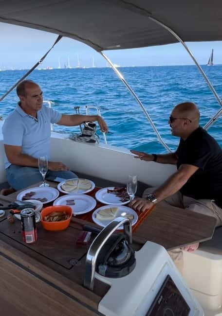 Barcelona: 4-hour sailing cruise in the morning or afternoon. - Key Points