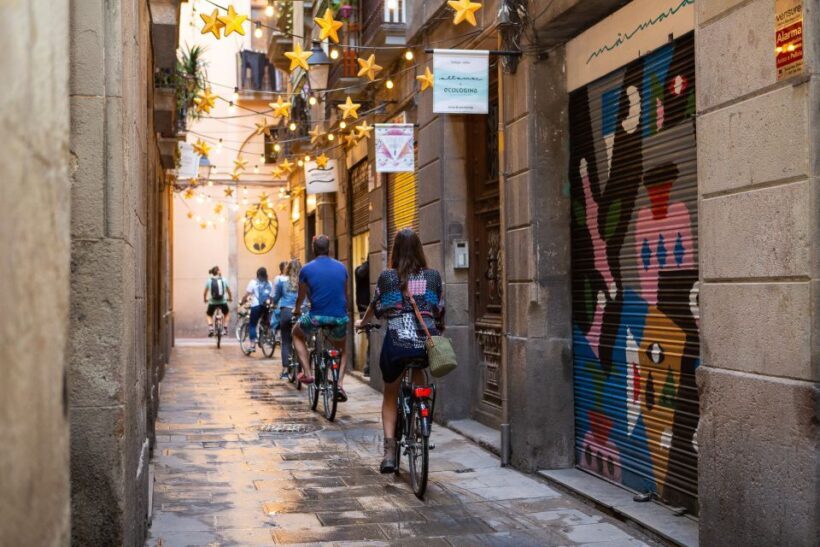 Barcelona: 4-Hour Small Group Bike Tour - Key Points