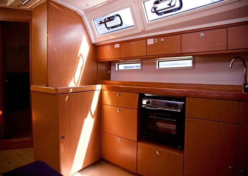 Barcelona: 8-hour sailing cruise during the day. - FAQ