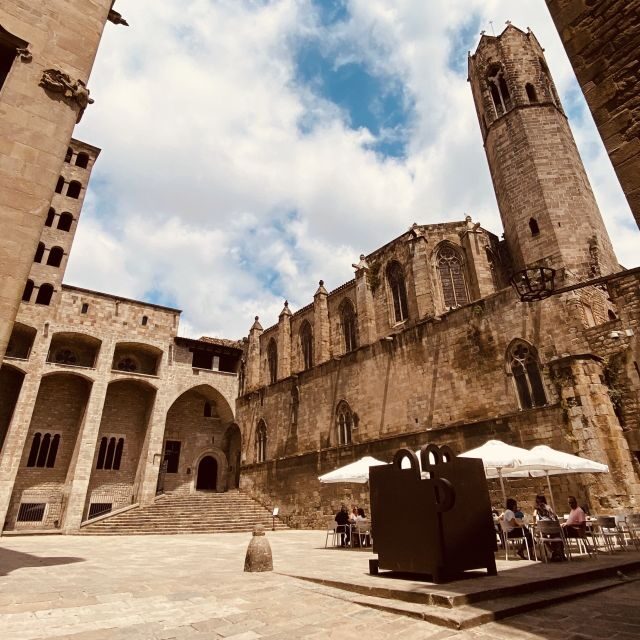Barcelona: Barri Gotic Small Group Walking Tour - What to Expect from the Tour