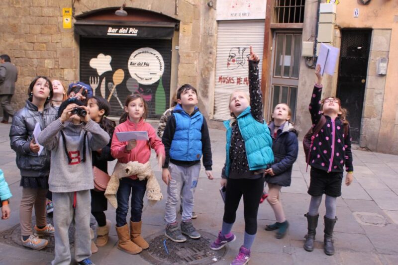 Barcelona: Barrio Gótico Dragon Tour for Families - Key Points