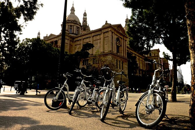 Barcelona Bike Highlights & Sagrada Familia Small Group Tour - Advantages of a Small Group Tour