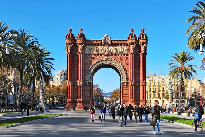 Barcelona Bike Highlights & Sagrada Familia Small Group Tour - Meeting Point and Start Time