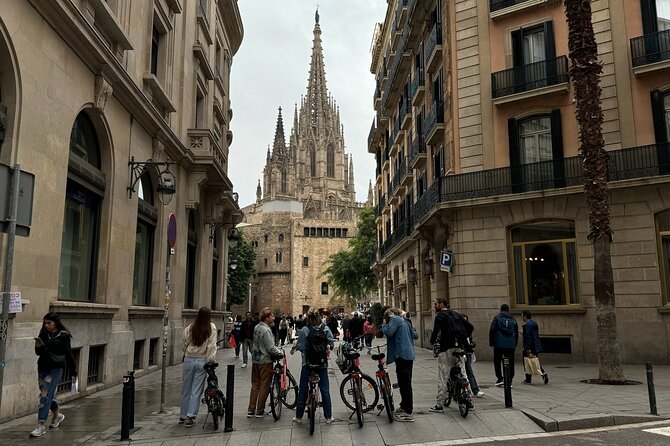 Barcelona Bike Tour: Top Sights, Tapas & Local Insights - Effortless City Navigation