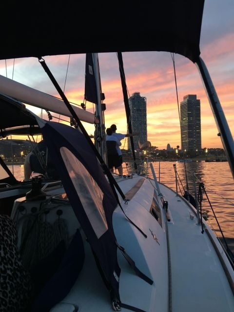 Barcelona: Boat trip with cava in amazing sailboat - FAQ