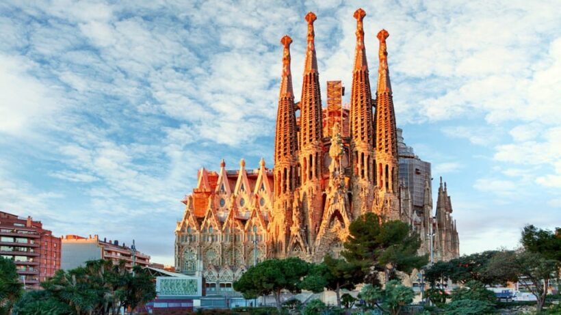 Barcelona by Heart: A Romantic Walk Through Time - The Itinerary in Detail