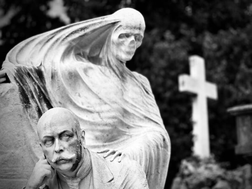 Barcelona: Cemetery Tour - Gothic Graves & Local History - Key Points