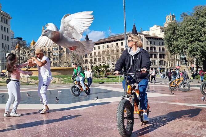 Barcelona City Highlights Bike Tour with E-Bike Option - Key Points