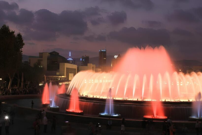 Barcelona: City Highlights Evening Walking Tour - An Introduction to Barcelonas Nighttime Charm