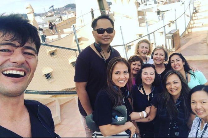 Barcelona City Tour: Gothic Pedrera, Sagrada Familia & Park Güell - Explore Placa De Sant Jaume