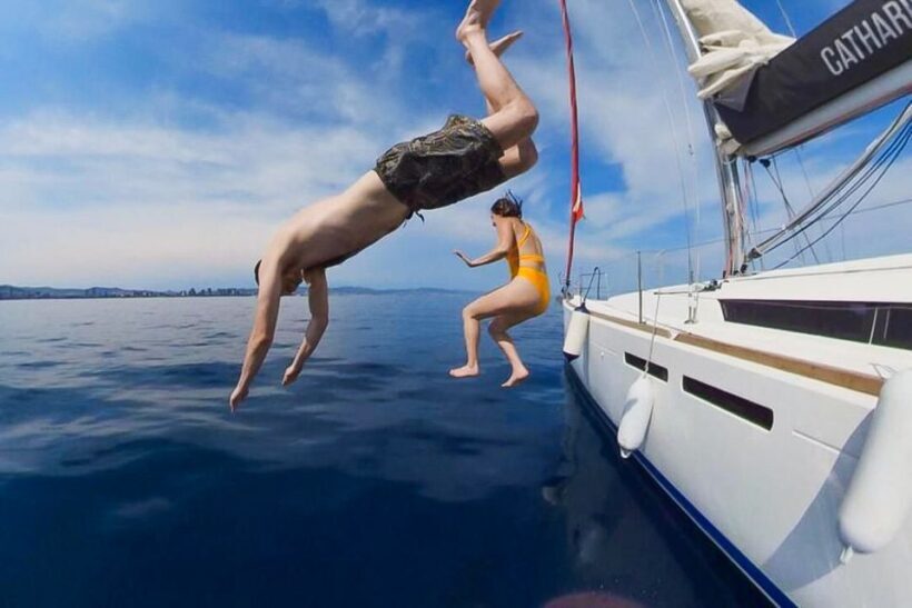 Barcelona: Coastline Boat Trip with Snacks and Cava - A Close Look at the Experience
