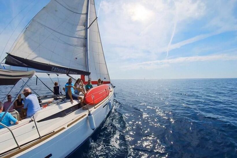 Barcelona: Coastline Boat Trip with Snacks and Cava - What to Bring & Tips