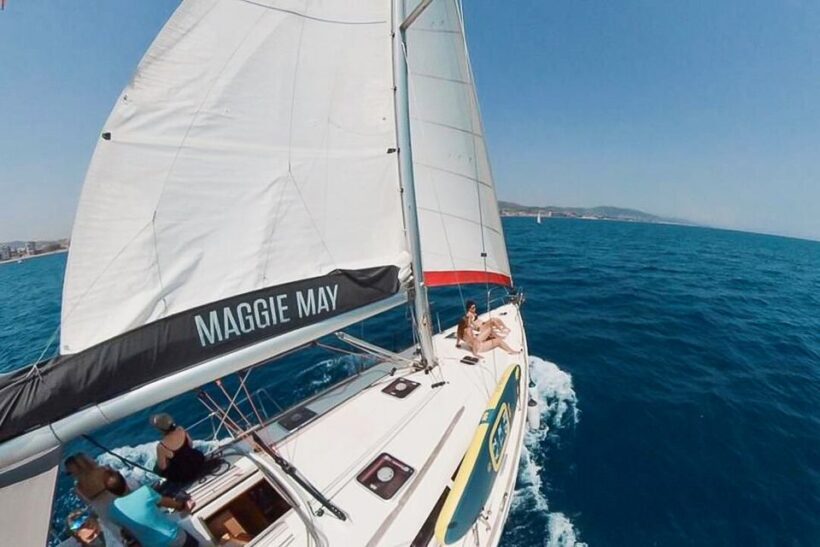 Barcelona: Coastline Boat Trip with Snacks and Cava - Who Should Book This Trip?