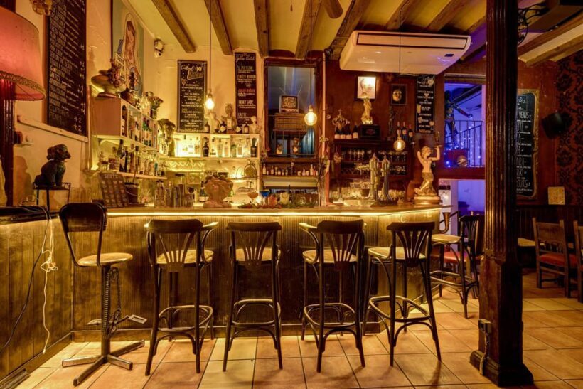 Barcelona: Cocktail Making Class with Tapas - A Deep Dive into the Cocktail Class in Barcelona