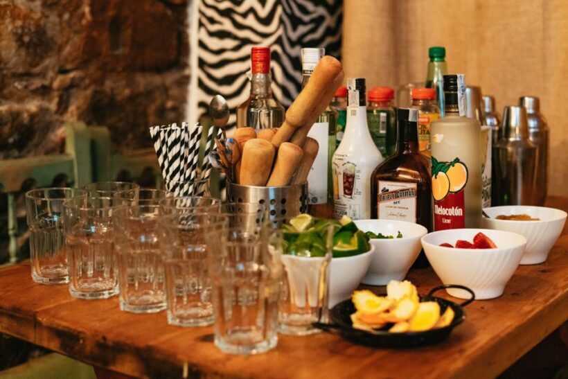 Barcelona: Cocktail Master Class by Mixologist with Tapas - FAQ