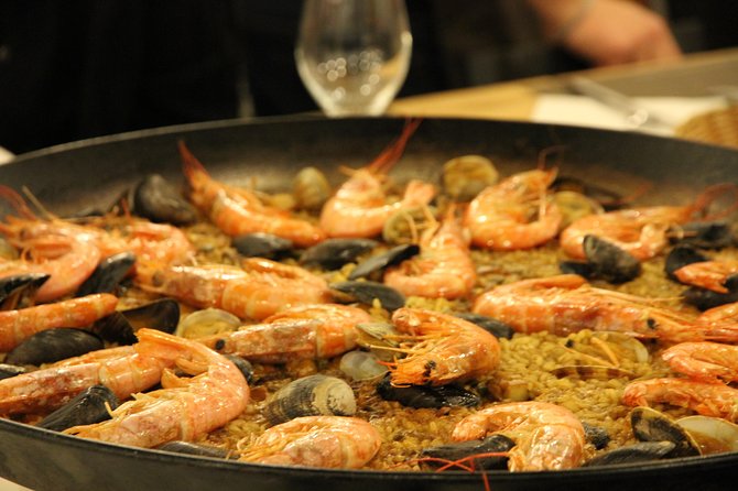 Barcelona Culinary Experience: Paella & Tapas Cooking Class - Class Format and Group Size