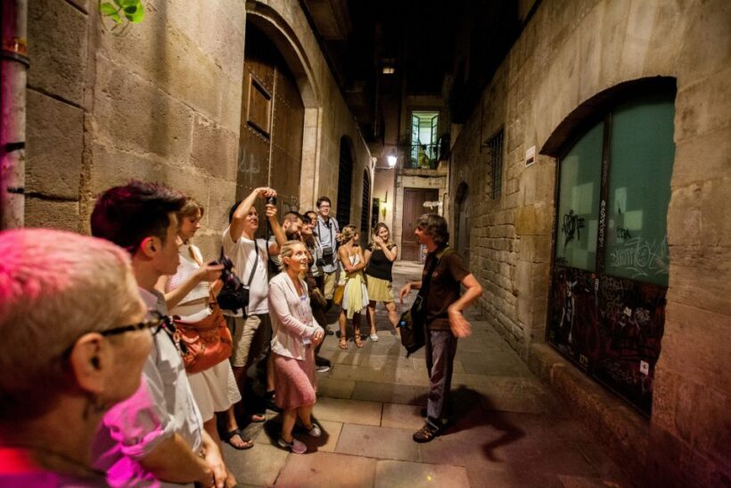Barcelona: Dark History Night Walking Tour - What the Reviews Say