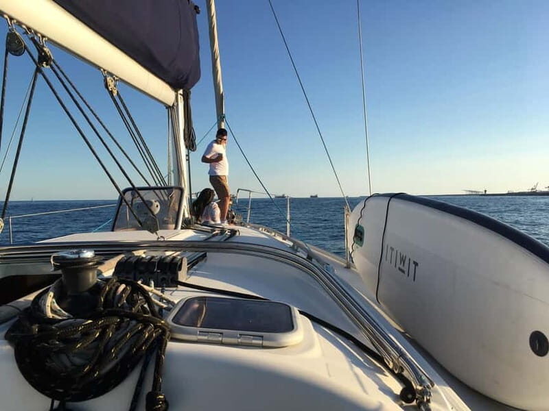Barcelona: Daytime or Sunset Cruise with Drinks - FAQs