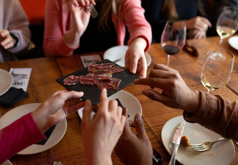 Barcelona: El Born Food Walking Tour with Tapas and Drinks - Who Should Consider This Tour?