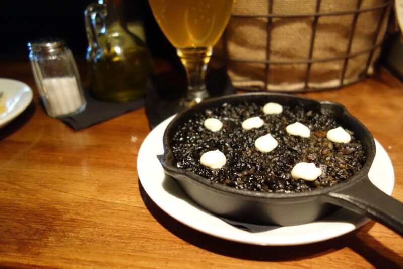 Barcelona: Evening Tapas Tour in the Gothic Quarter - Authentic, Small-Scale Food Discovery