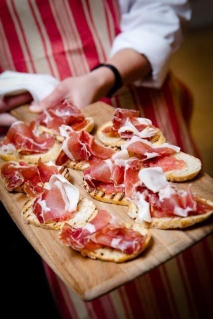 Barcelona: Evening Walking Tour in the Gaudi Area with Tapas - An In-Depth Look at What to Expect