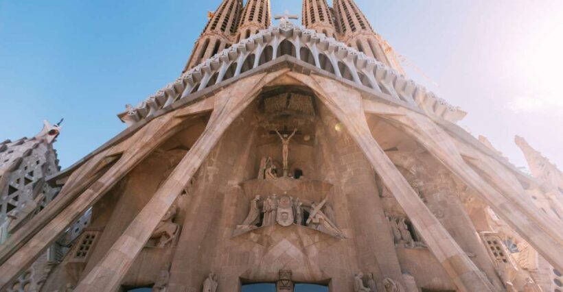 Barcelona: Exclusive Sagrada Familia Private Guided Tour - Meeting Point and Practicalities