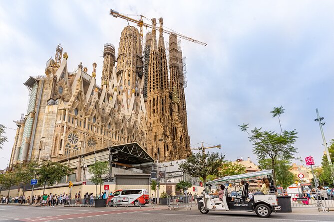 Barcelona Express Tour in a Private Eco Tuk Tuk - Meeting and Pickup Information