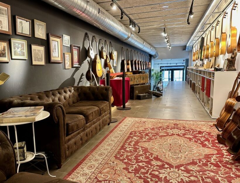 Barcelona: Flamenco Premium Show and Tour Guitar Museum - Food and Drinks: Simple but Quality Offerings