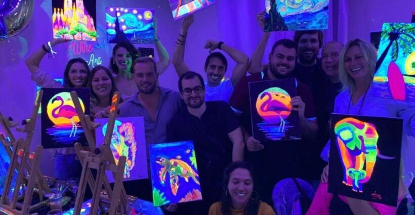 Barcelona: Fluorescent Paint and Wine Workshop - A Closer Look at the Experience