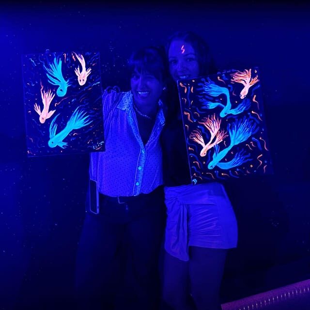 Barcelona: Fluorescent Painting Workshop with Wine and Creativity - Practical Details