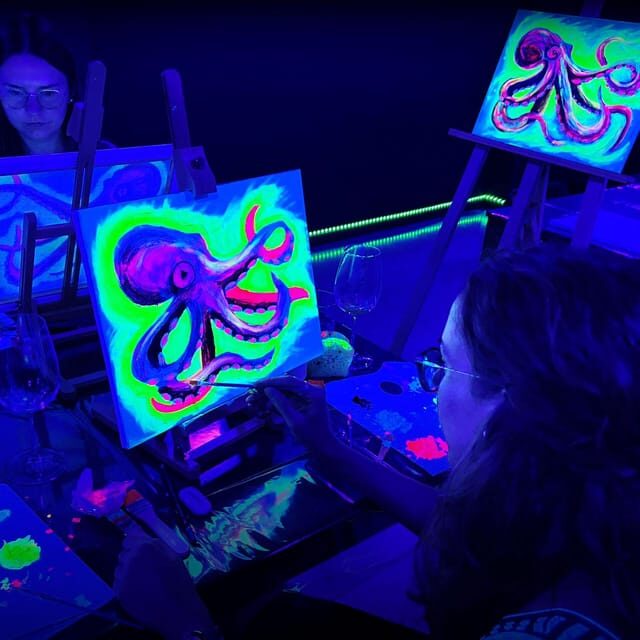 Barcelona: Fluorescent Painting Workshop with Wine and Creativity - Authentic Insights from Reviews