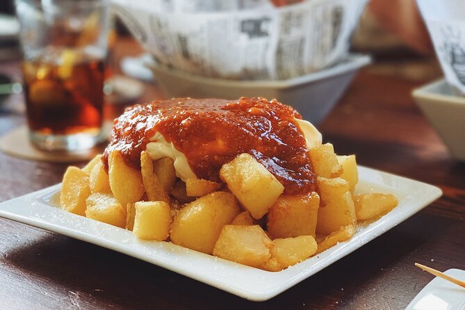 Barcelona Food Tour: Tapas, Drinks and Delights With a Local - Engaging With Knowledgeable Guides