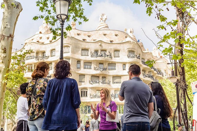 Barcelona Gaudi and Sagrada Familia Tour - Marveling at La Pedrera and Casa Batllo