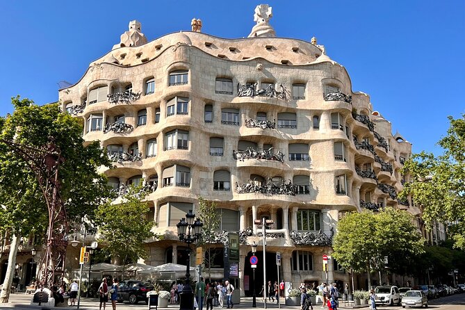 Barcelona Gaudi Houses Tour: Casa Vicens, Pedrera & Casa Batlló - Navigating the Tour Experience